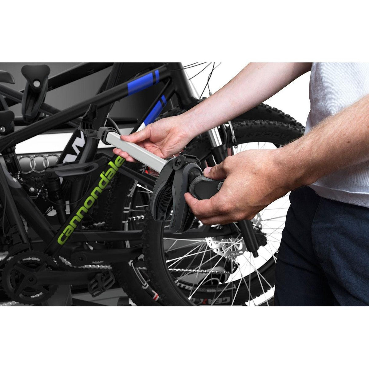 Thule Velo Space XT three-bike platform towbar bike rack black/alumini ...