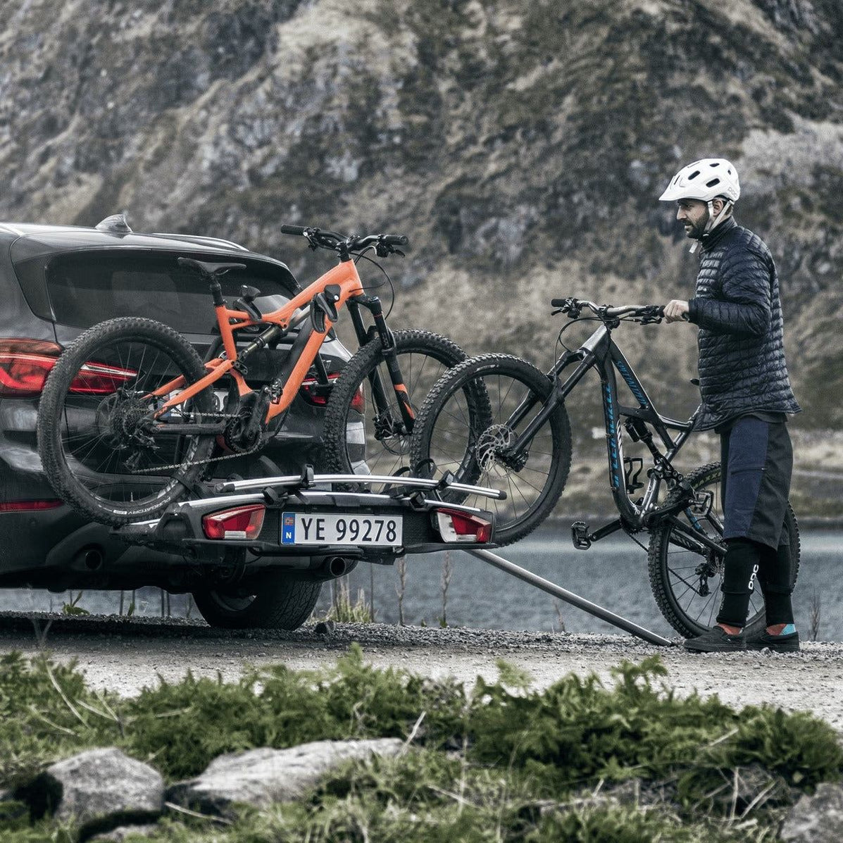 Thule Velo Space XT three-bike platform towbar bike rack black/alumini ...